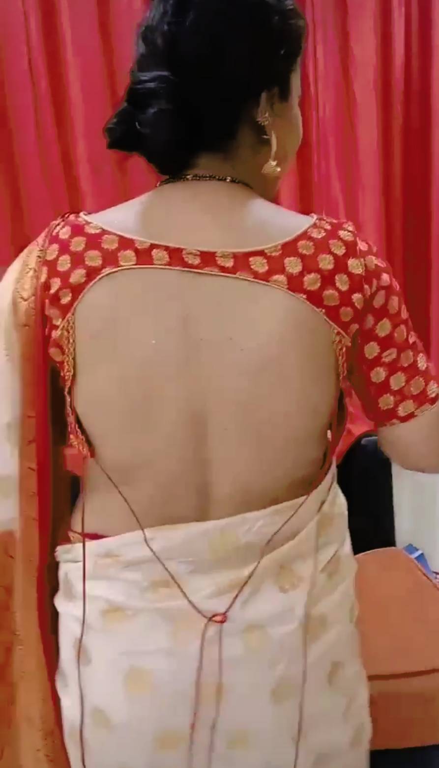 Smooth milky back of Janhvi JP | Scrolller