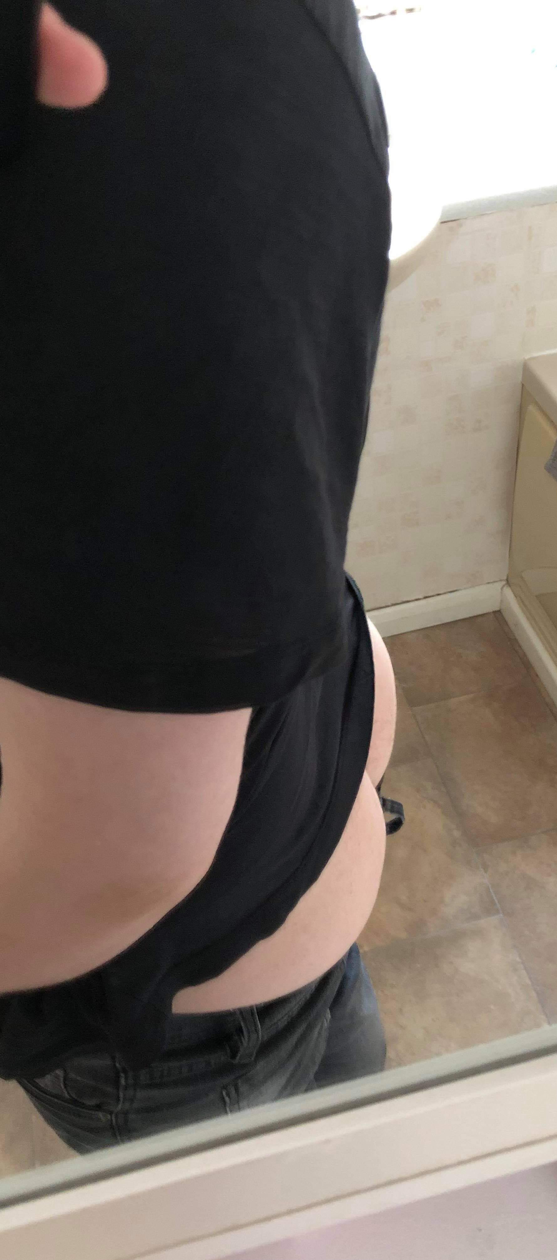 Sneaky 🍑 | Scrolller