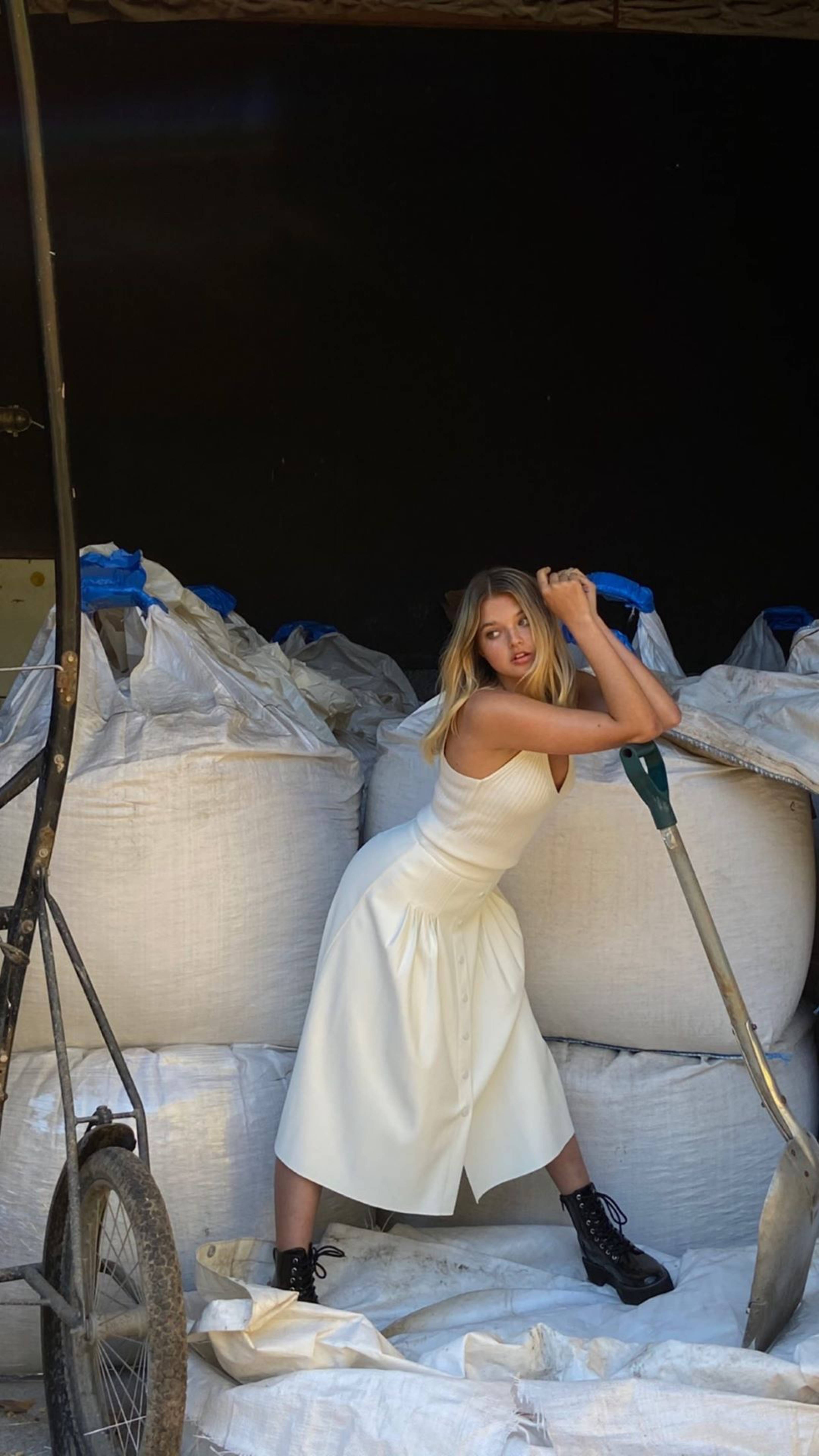 Snow angel | Scrolller