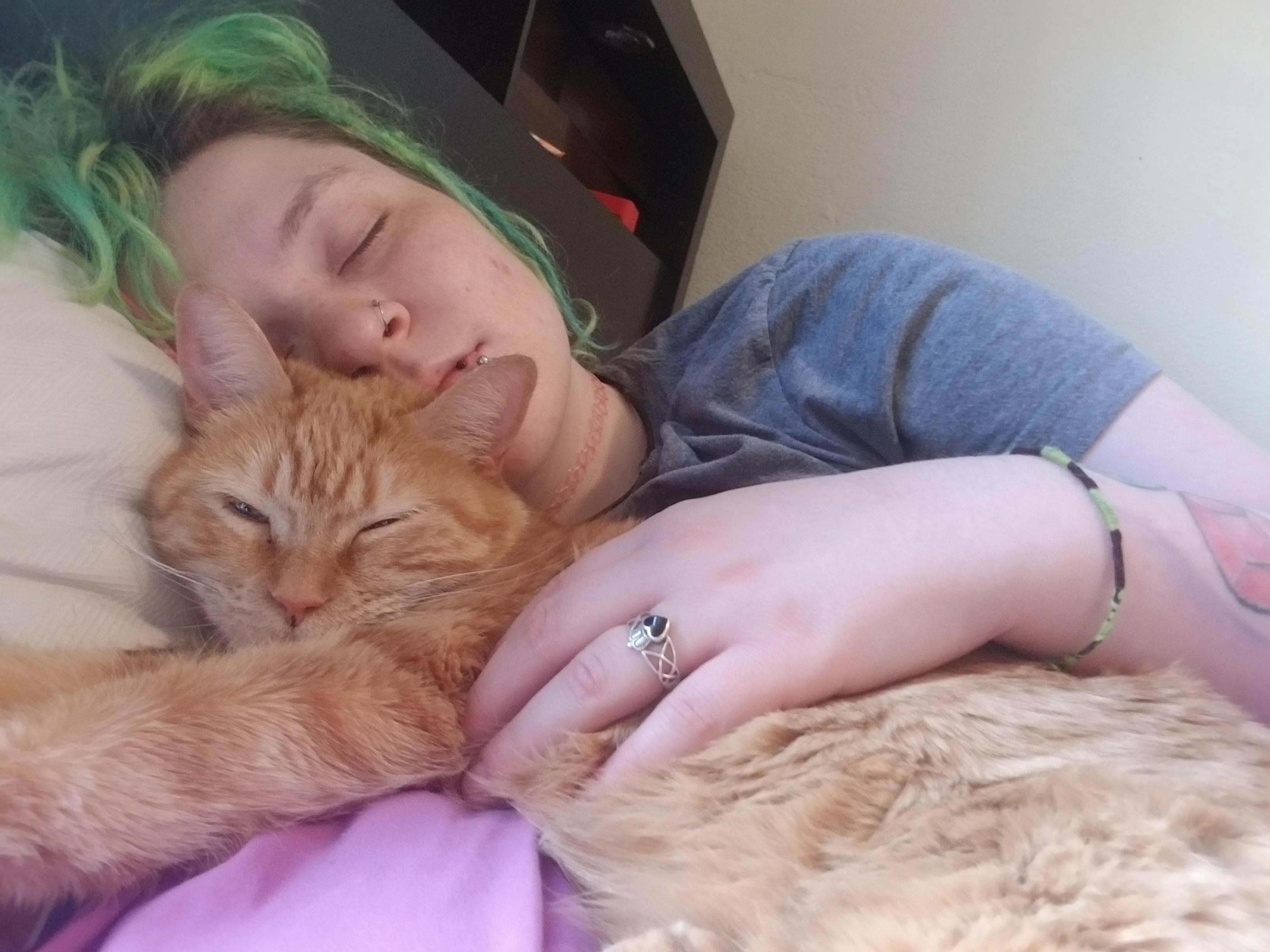 Snuggle baby | Scrolller