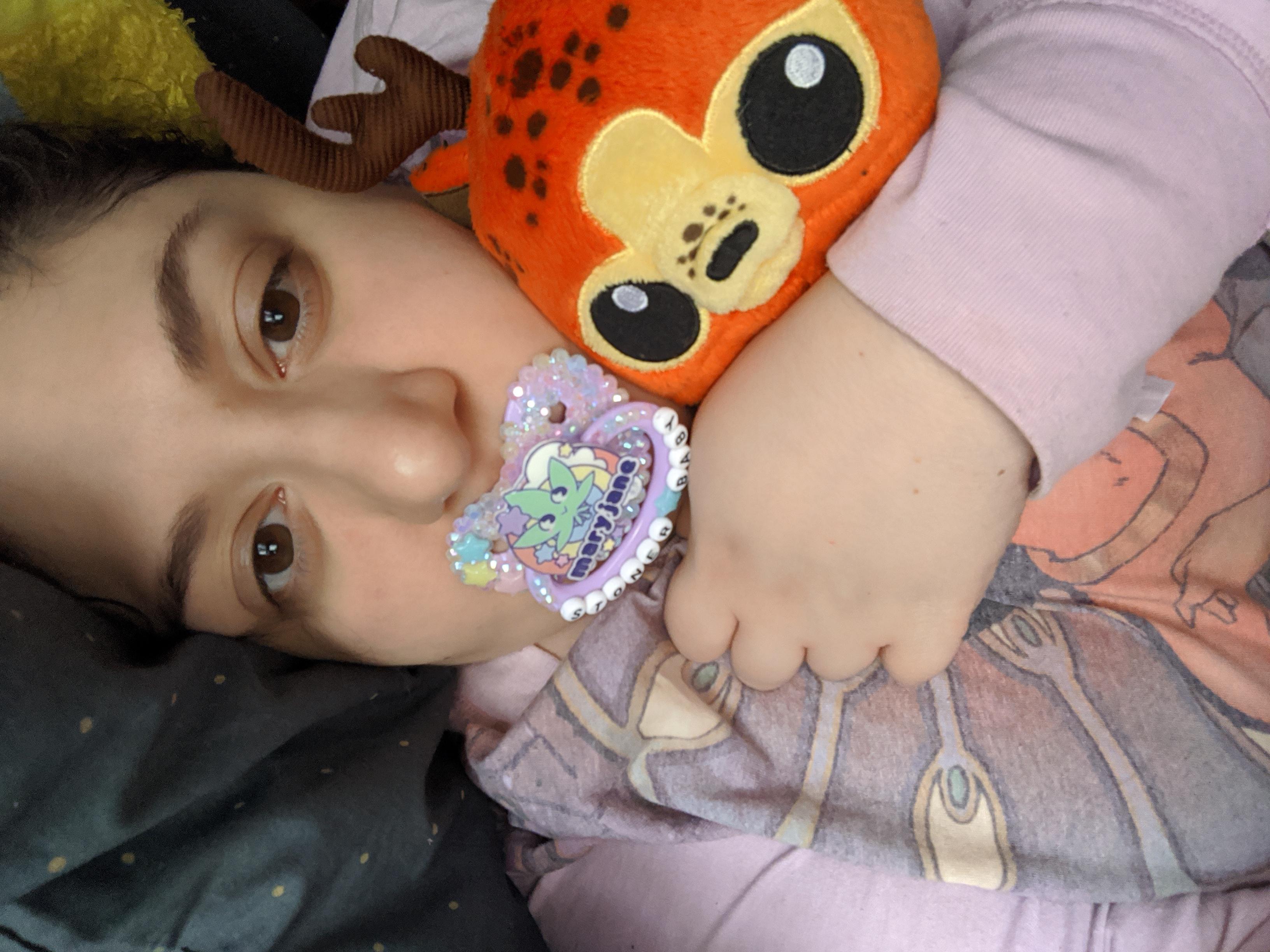 Snuggly baby | Scrolller