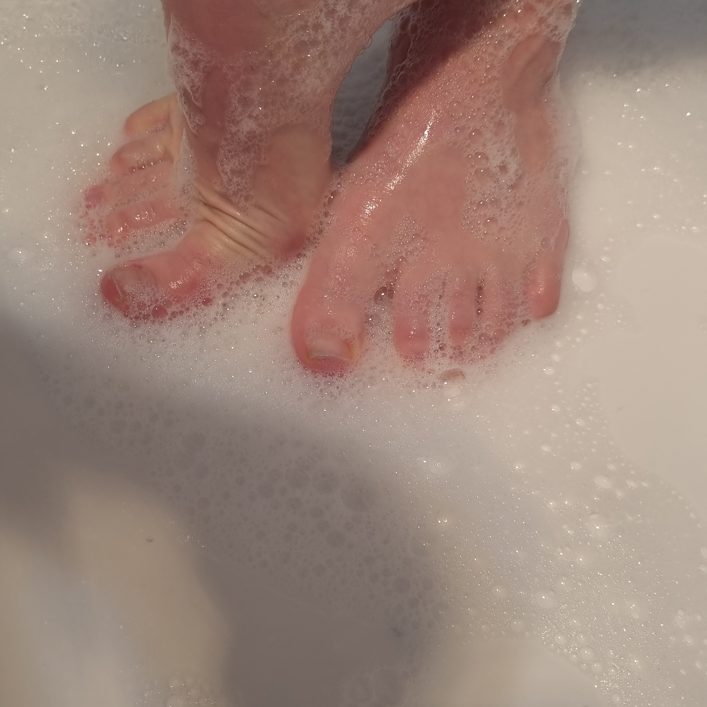 Soapy Toes Scrolller