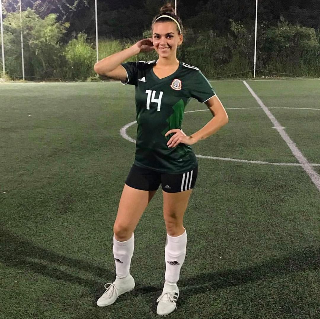 Soccer (Tania) | Scrolller