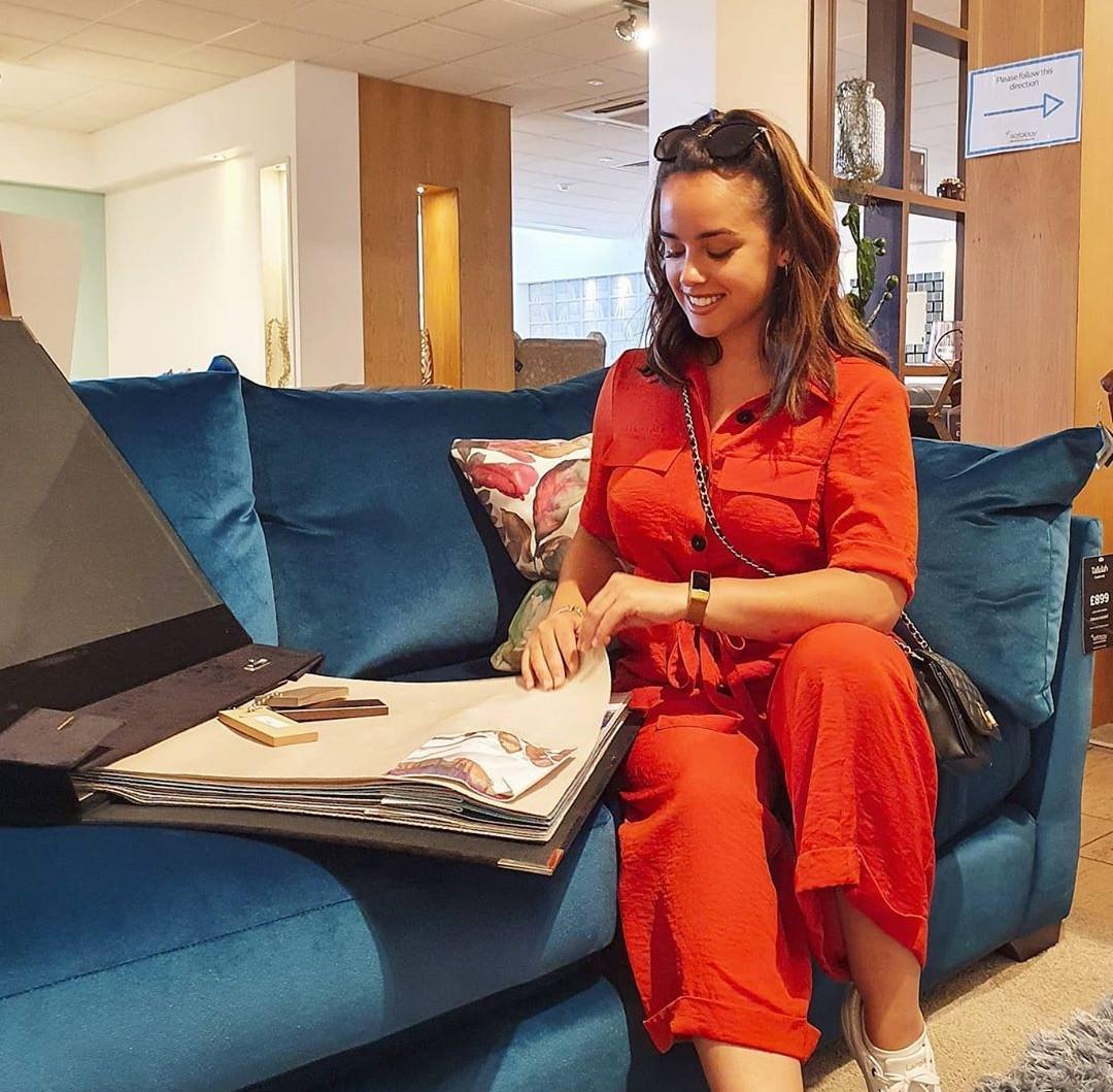 Sofa queen | Scrolller