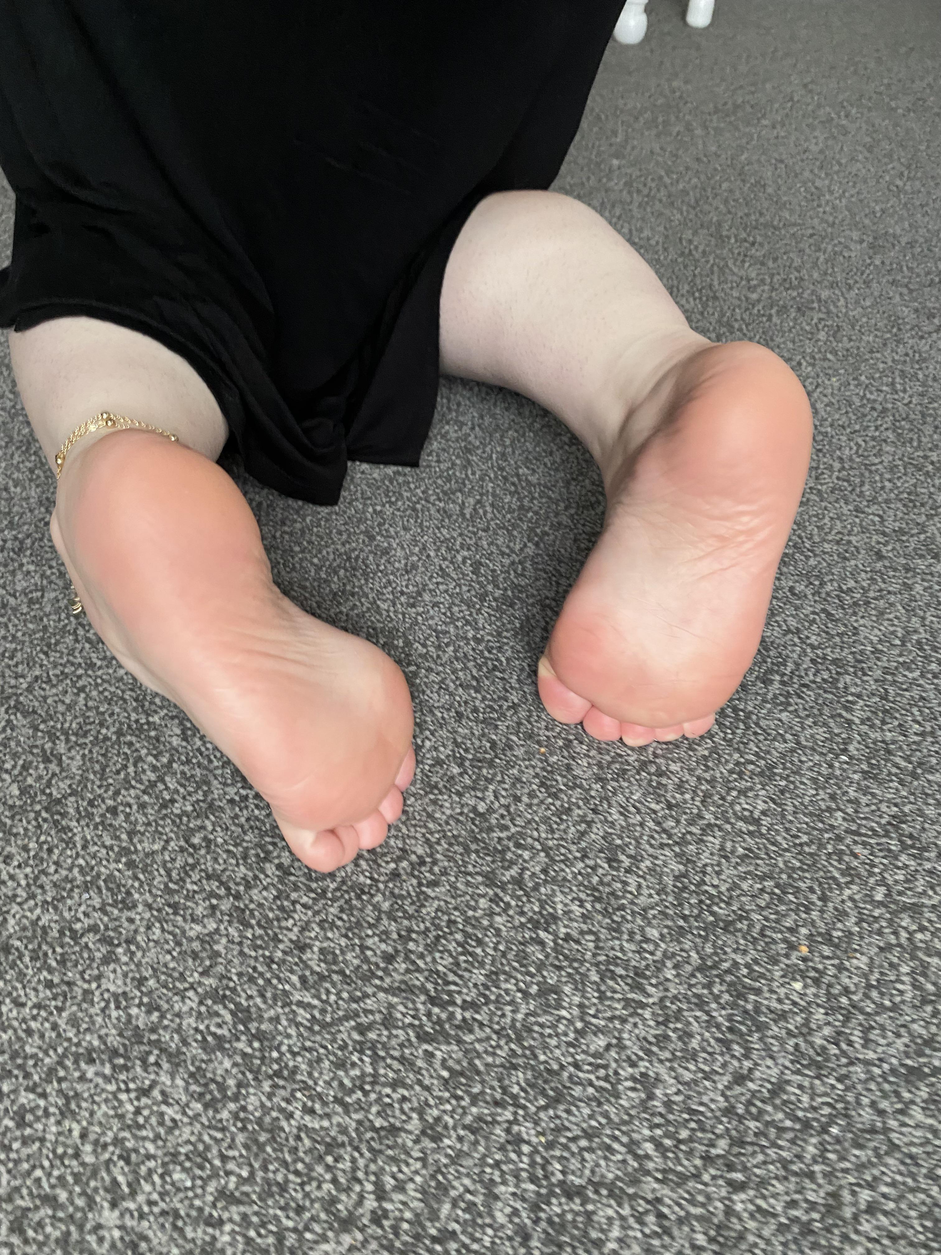 Sole and peeping toes | Scrolller