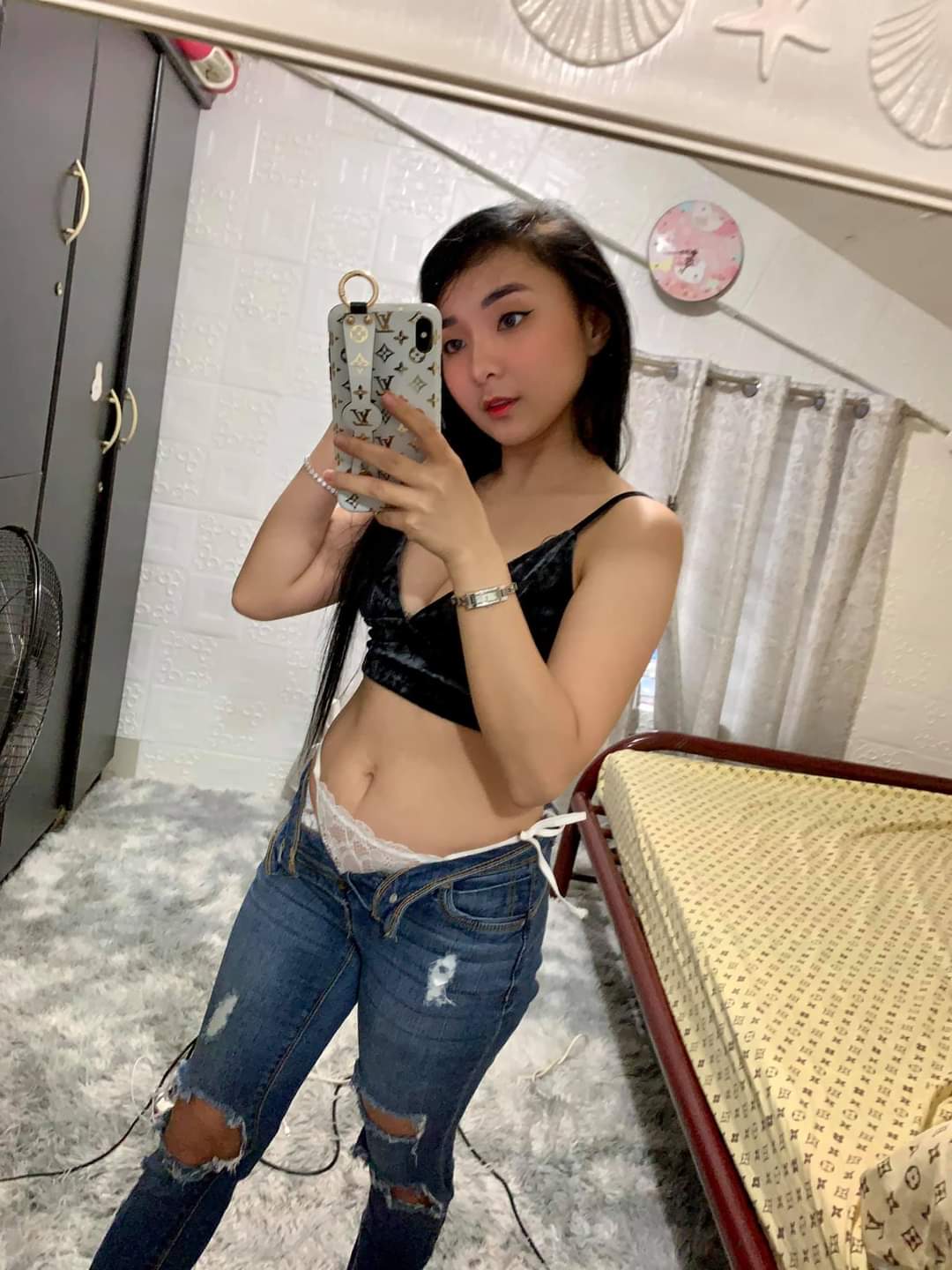 Some bimbo | Scrolller