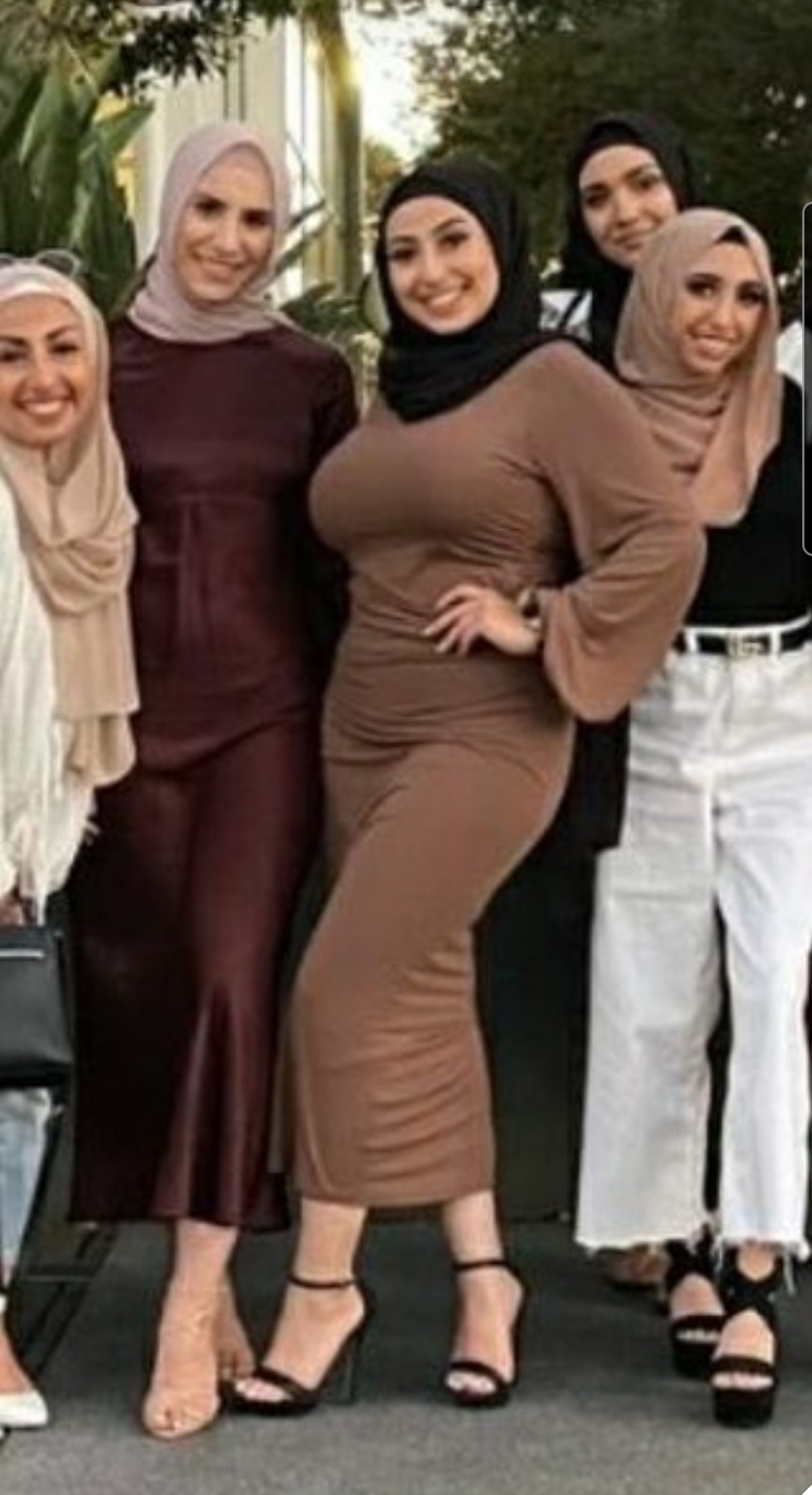 Some fat tits on this Melbourne Hijabi | Scrolller