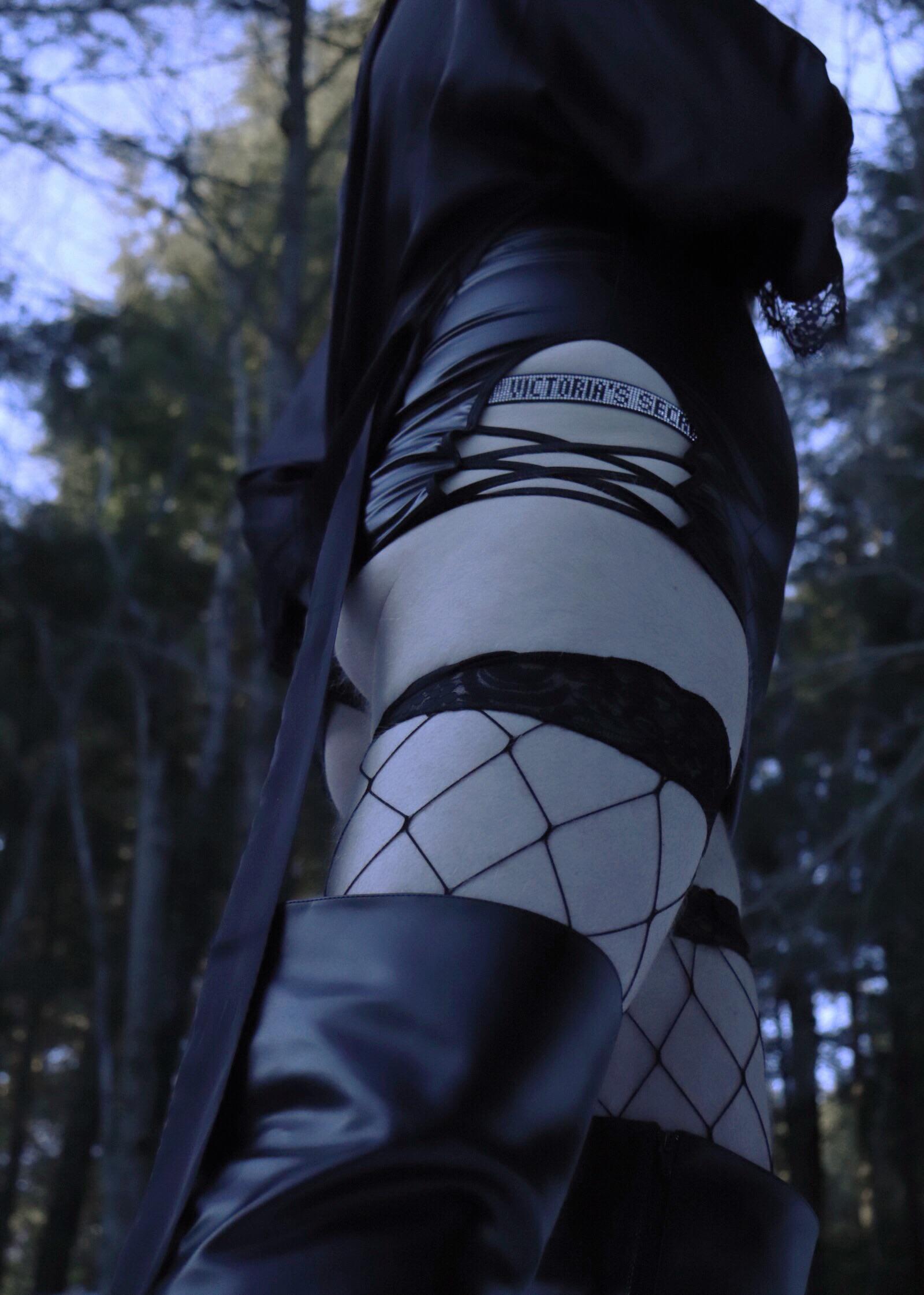 Some fun outdoors 🖤 | Scrolller