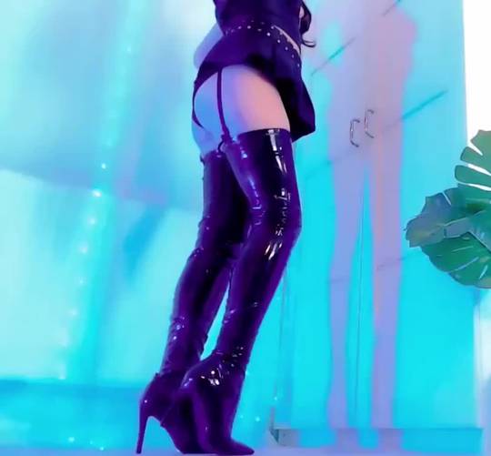 Hello my name is Dahlia and I have a boot fetish... | Scrolller