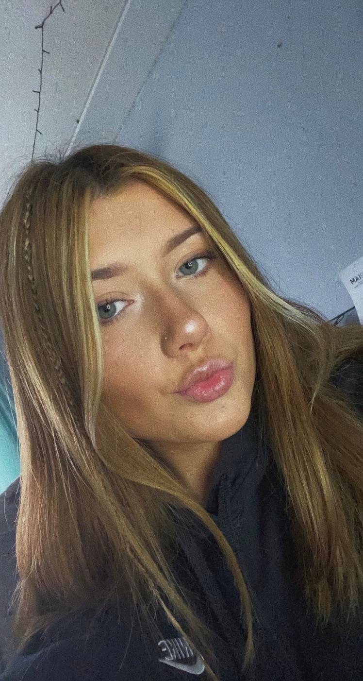 Someone please tribute this whore | Scrolller