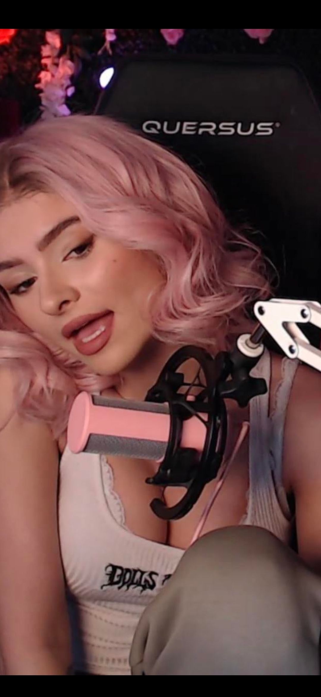 Someone rp this slut for me | Scrolller