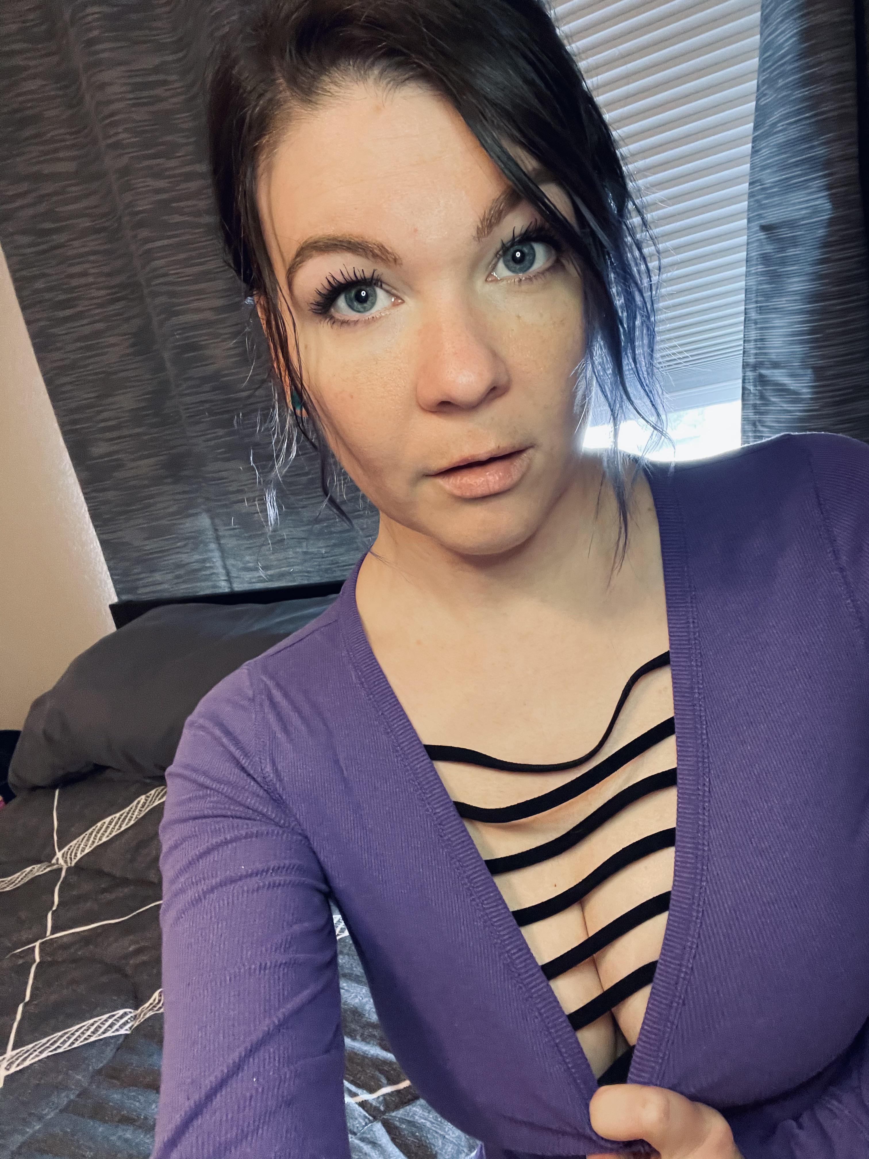 Sometimes it’s all about the tease 😈 | Scrolller