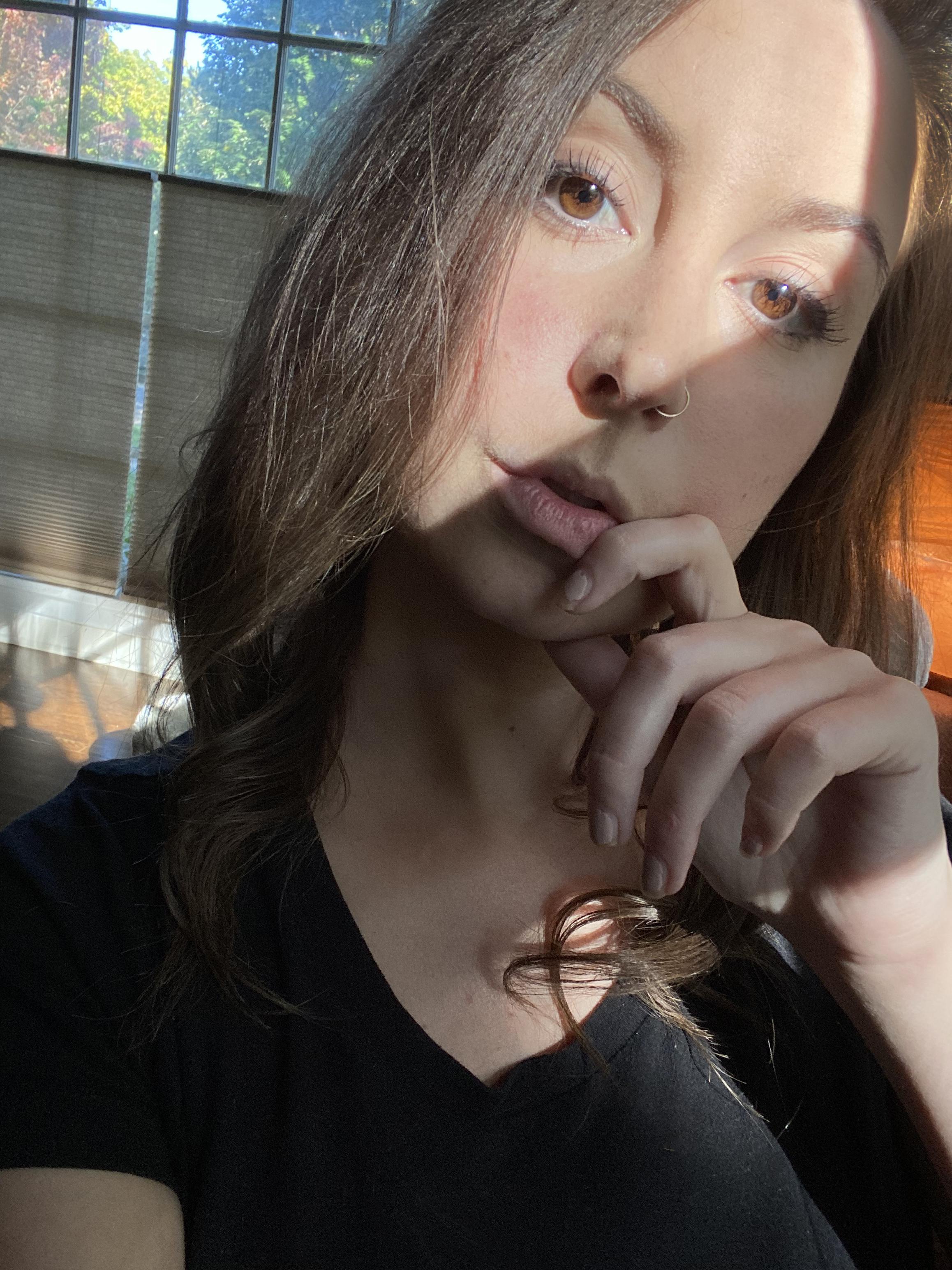 Sometimes the sunshine helps out my brown eyes (27F) | Scrolller