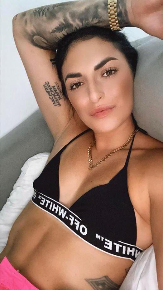 Sonya Deville | Scrolller