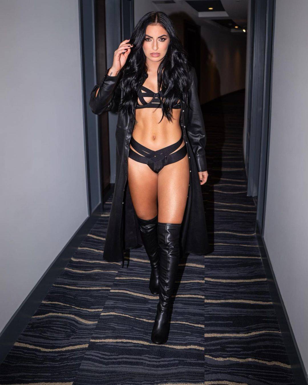 Sonya Deville | Scrolller