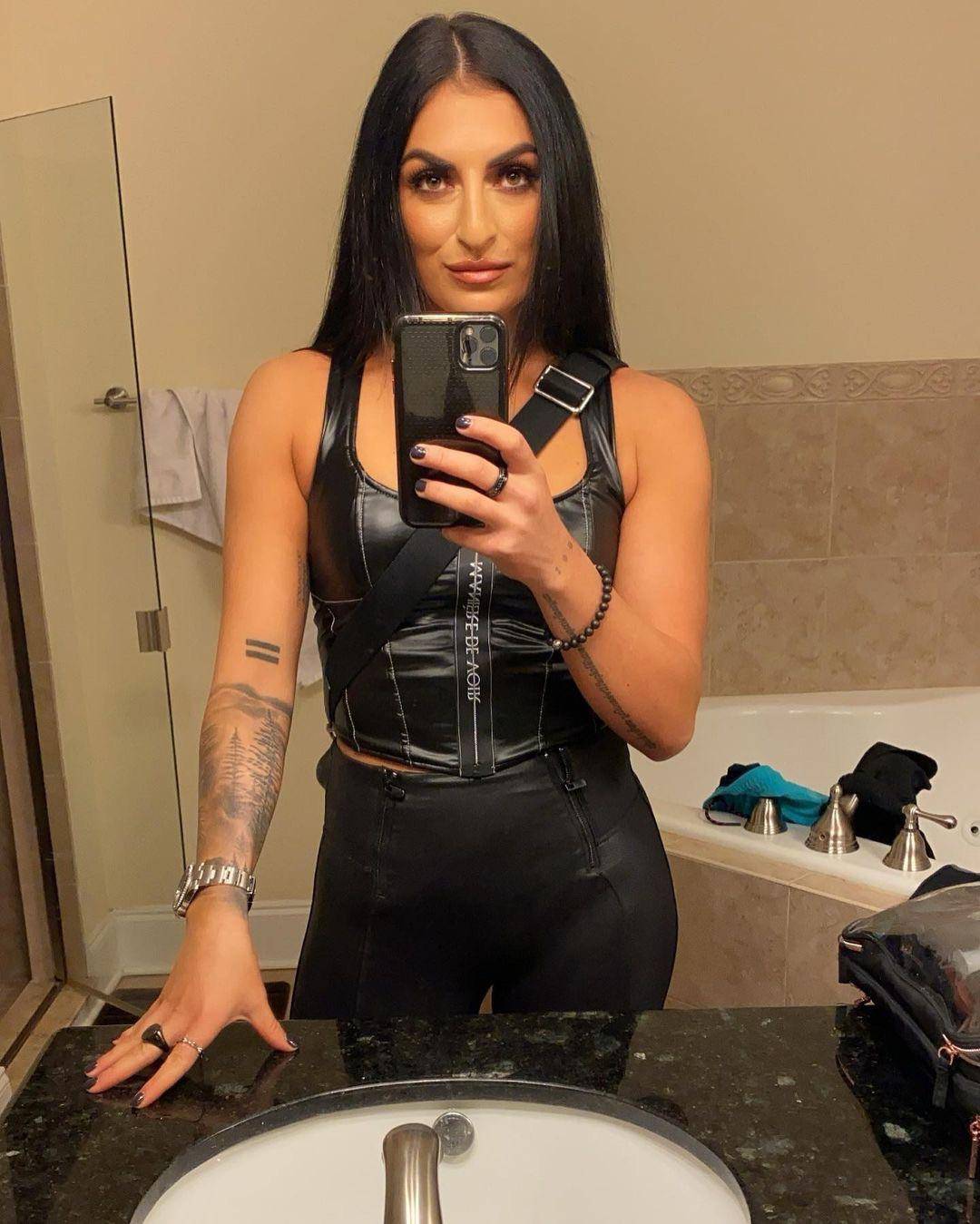 Sonya Deville | Scrolller