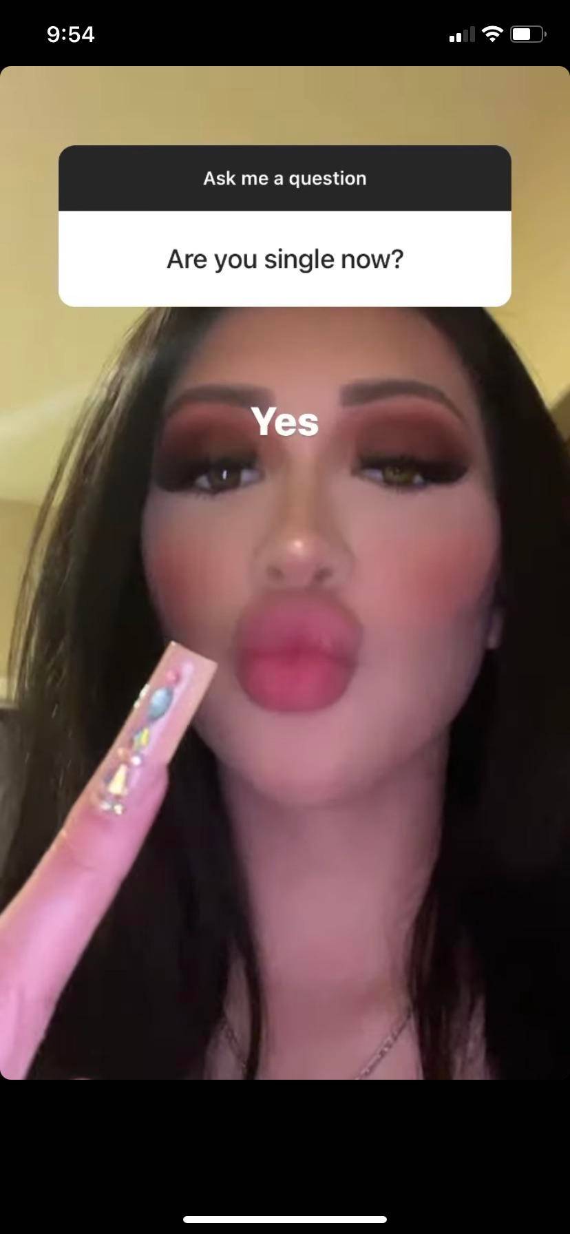 Soo she IS single | Scrolller