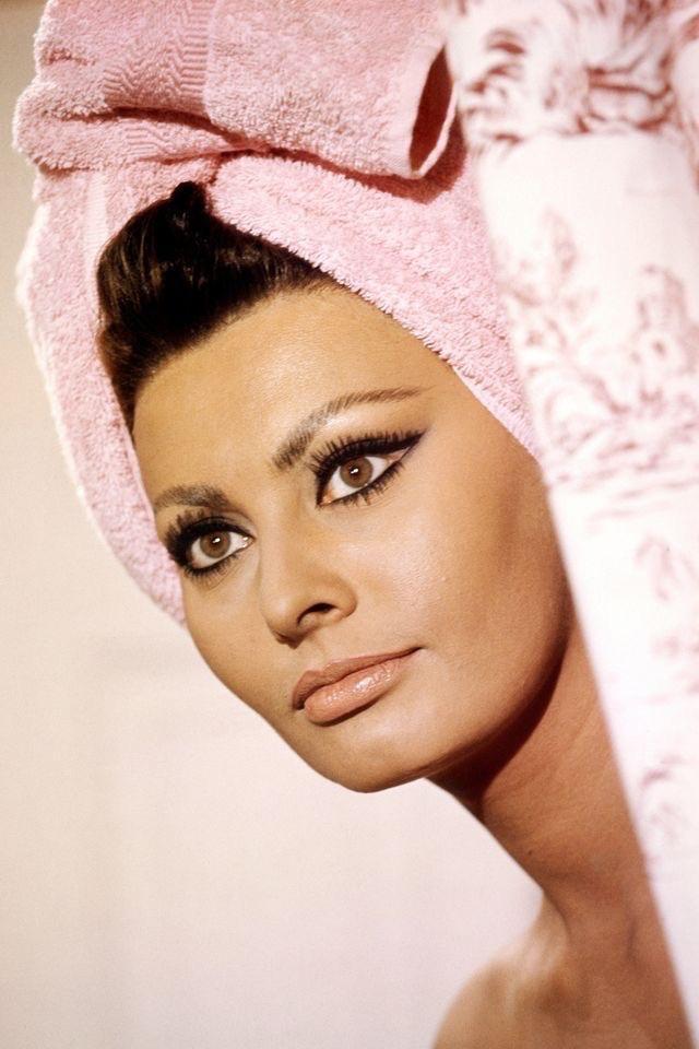 Sophia Loren, c. 1960. | Scrolller