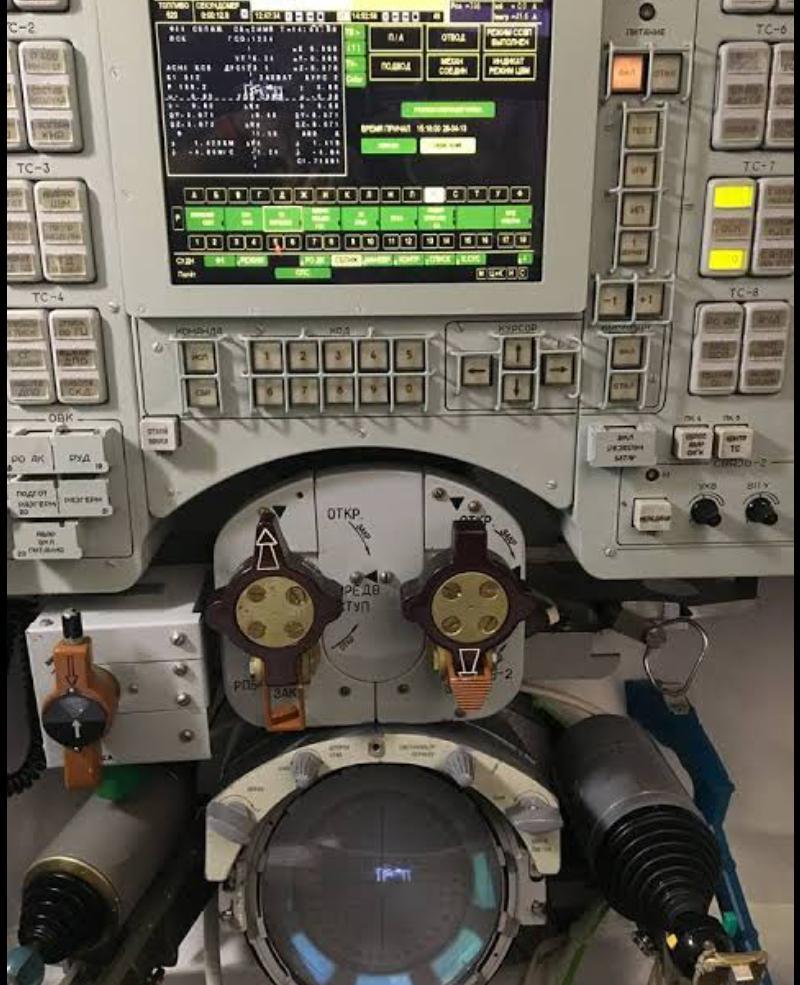 Soyuz Cockpit | Scrolller