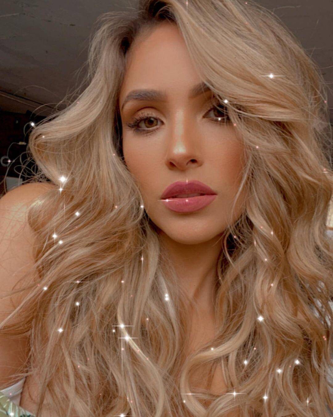 Sparkles | Scrolller