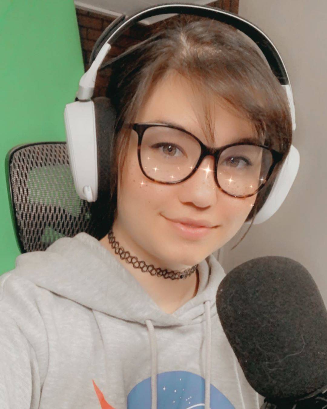 Sparkles | Scrolller