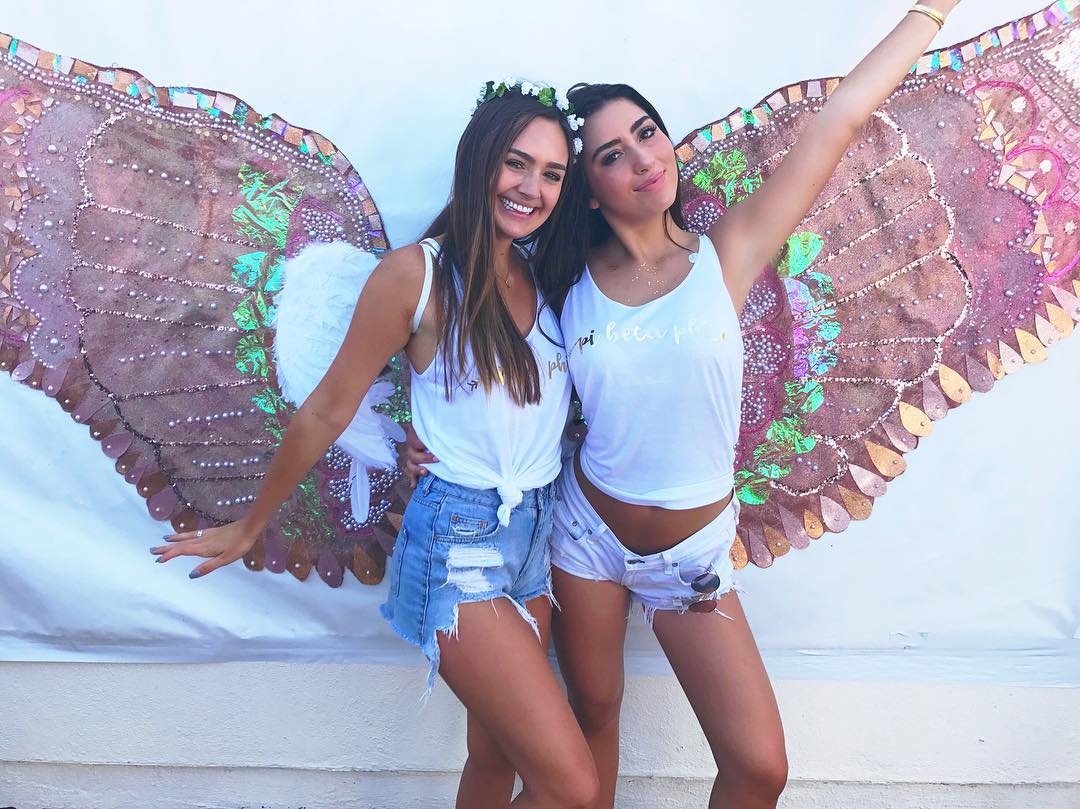 Spreading Their Wings - Left Or Right? | Scrolller