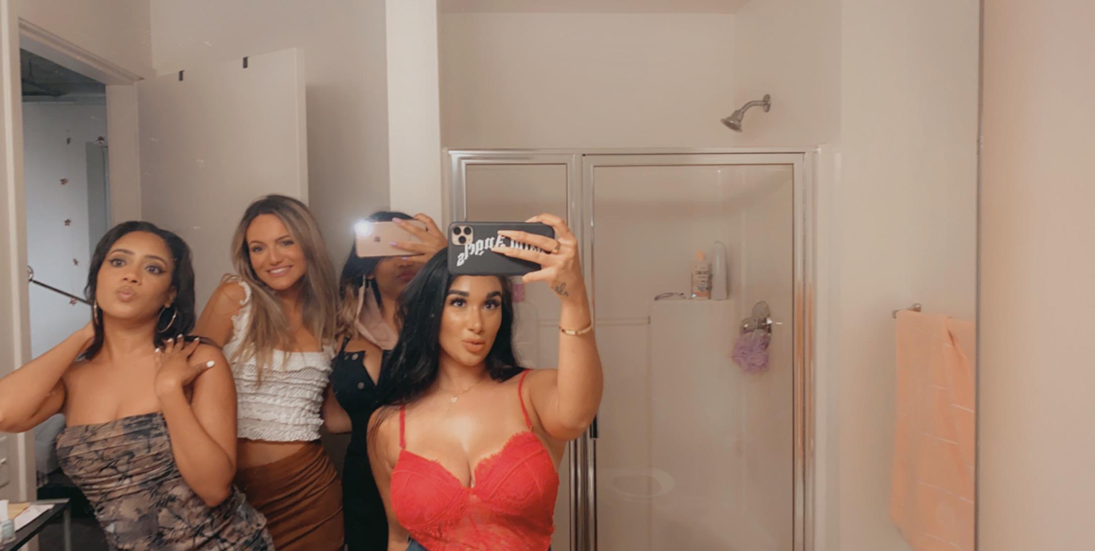 Squad 👄💄🍑 | Scrolller