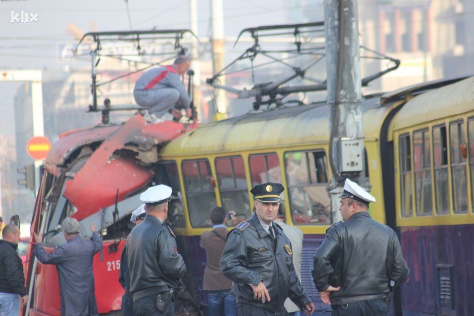 Squating even on accidents | Scrolller