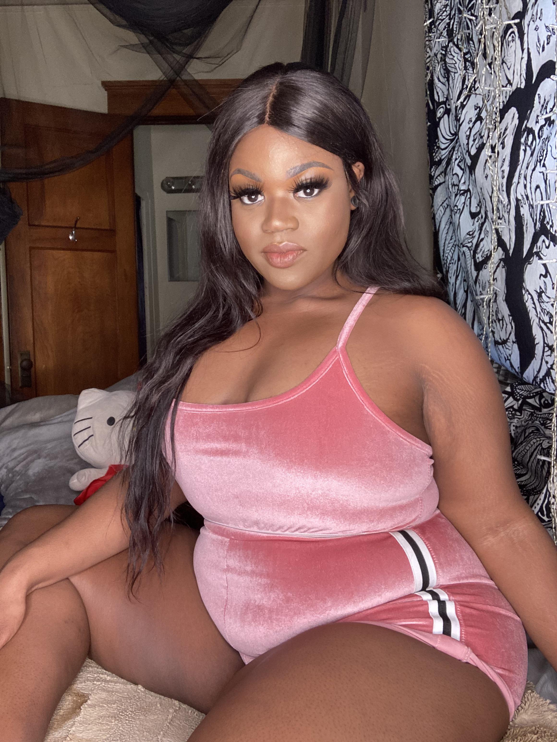 Squeeze me | Scrolller