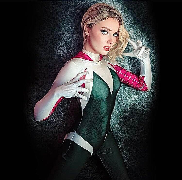 Stacycosplays As Spider Gwen Scrolller