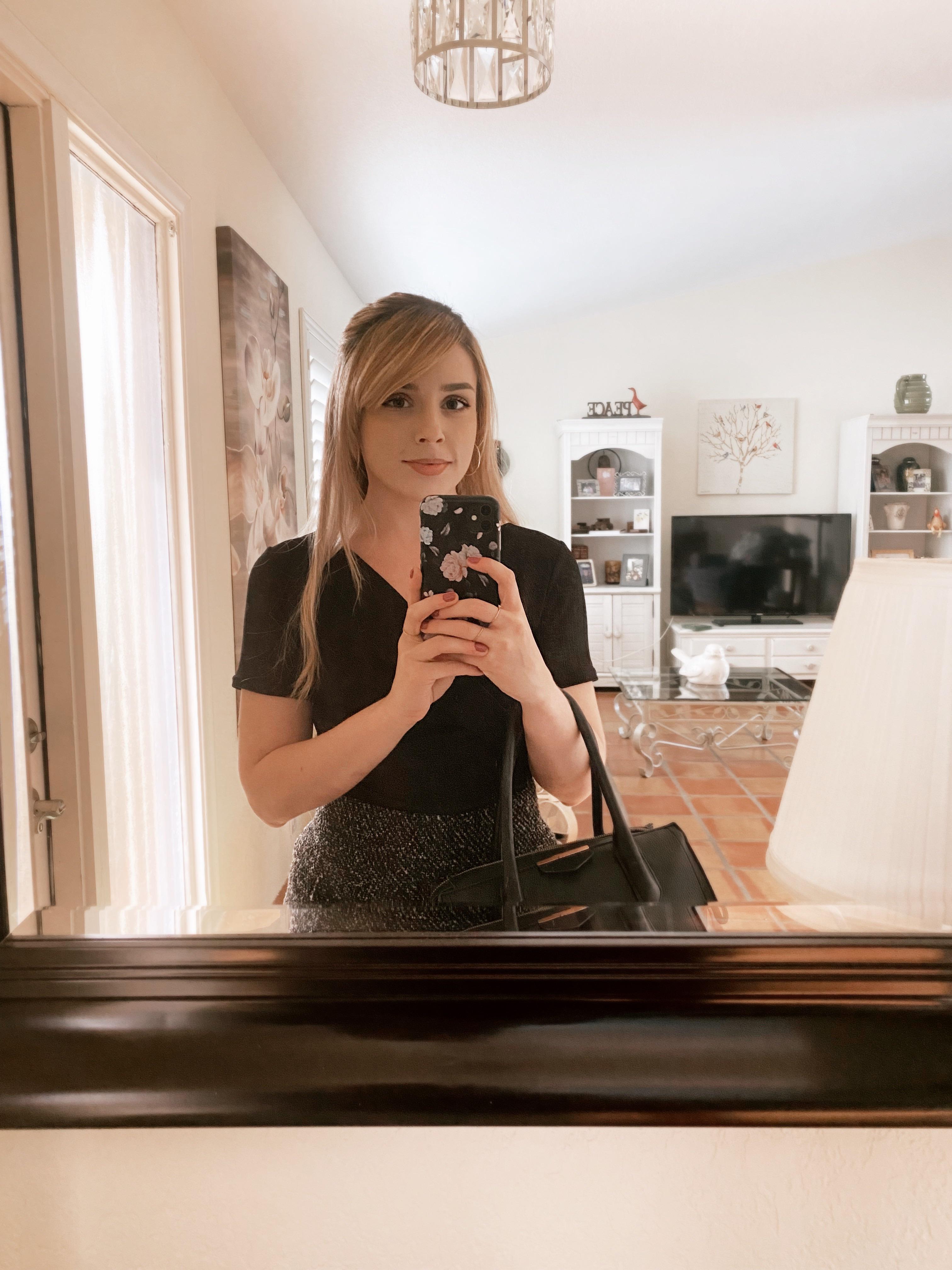 Standard mirror selfie 😅 28yo | Scrolller