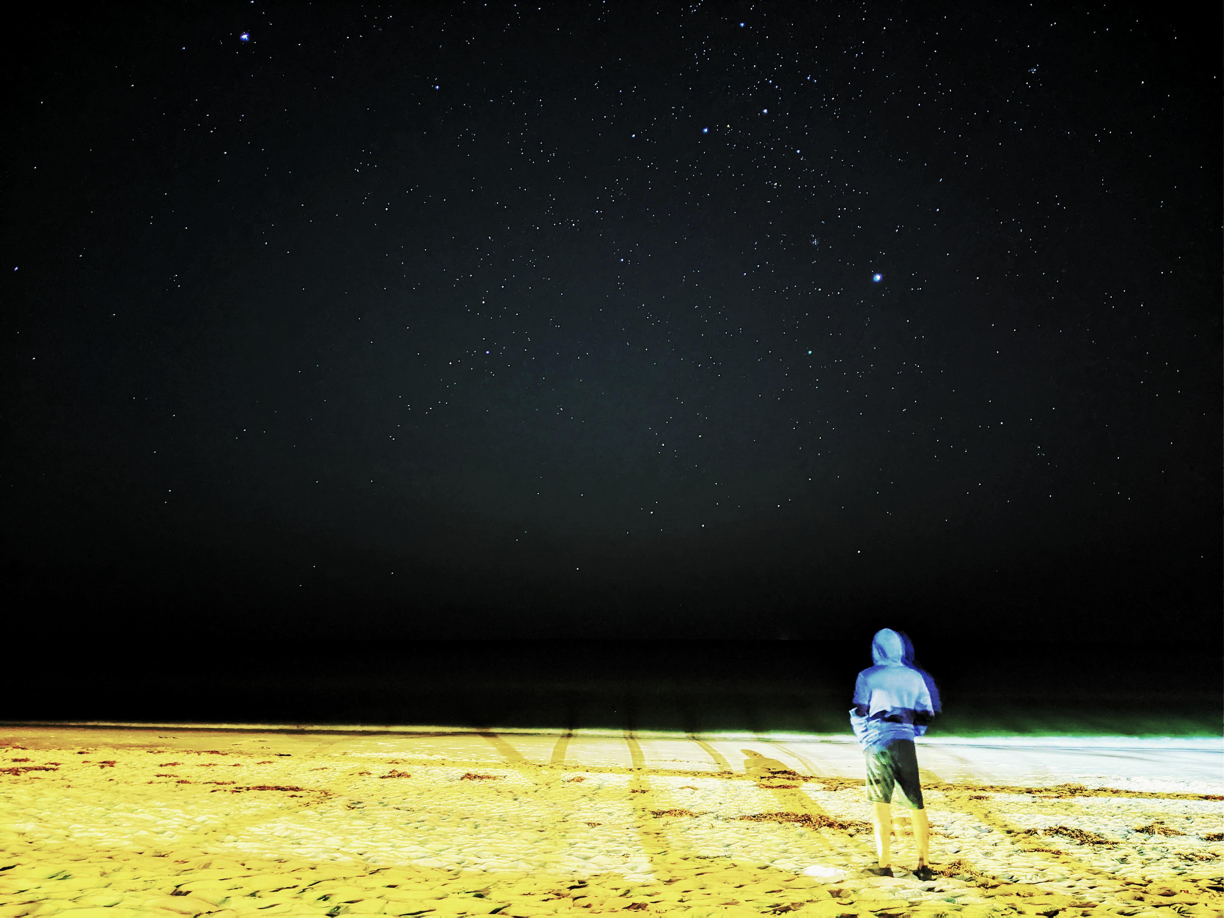 Starry night at the beach 🏖️ | Scrolller