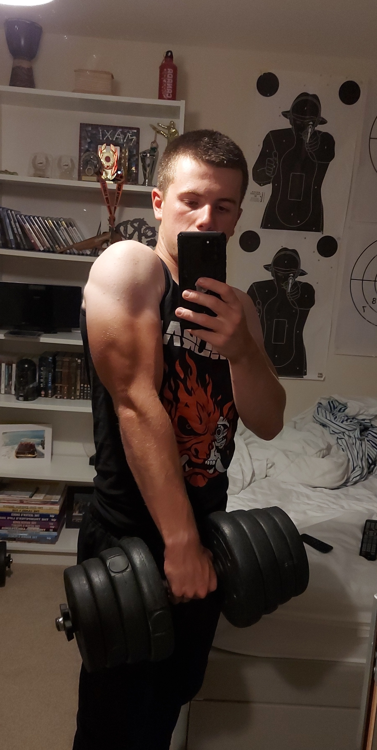 Staying string during lockdown 💪 | Scrolller