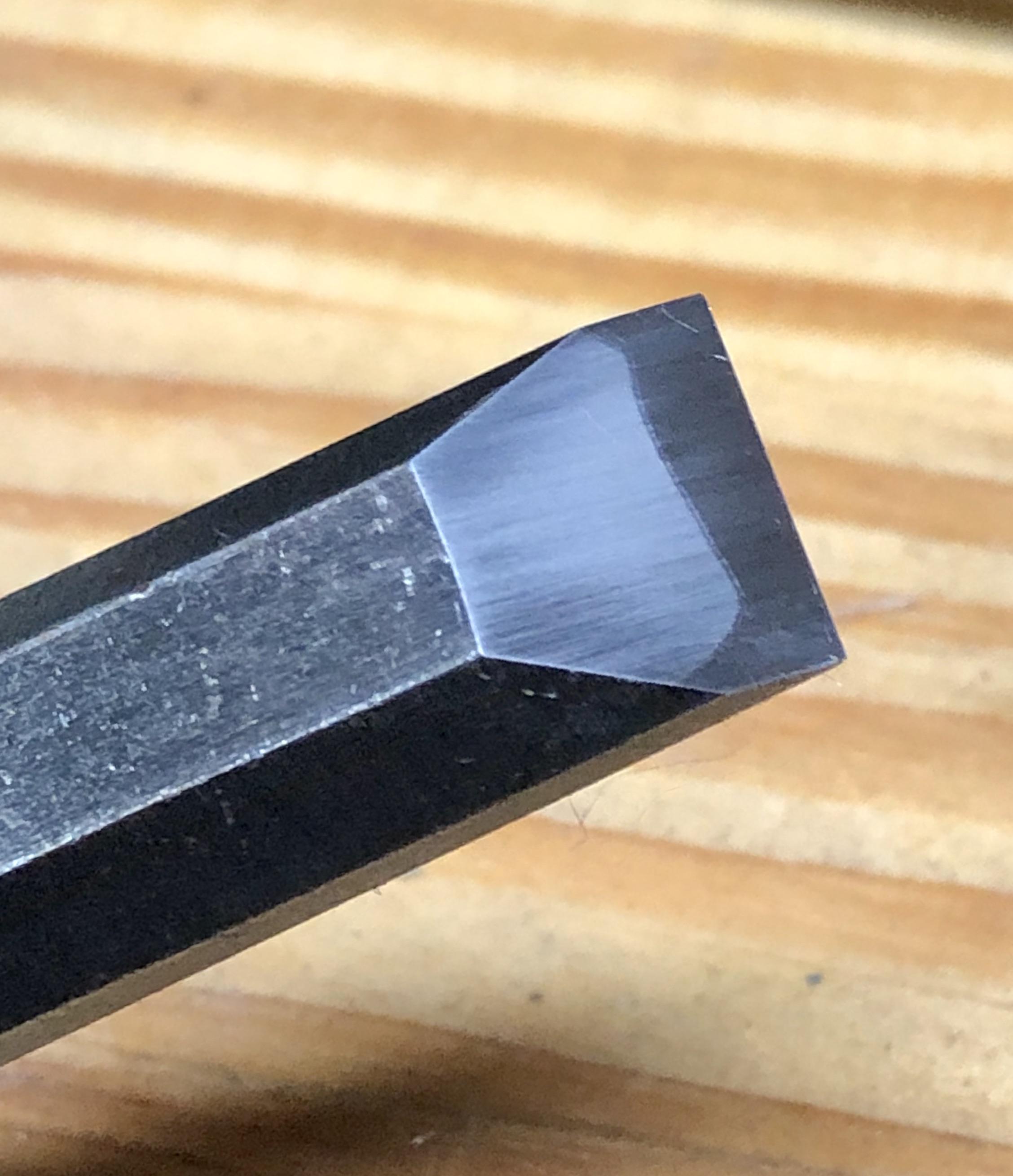 Steel lamination in a Japanese chisel | Scrolller