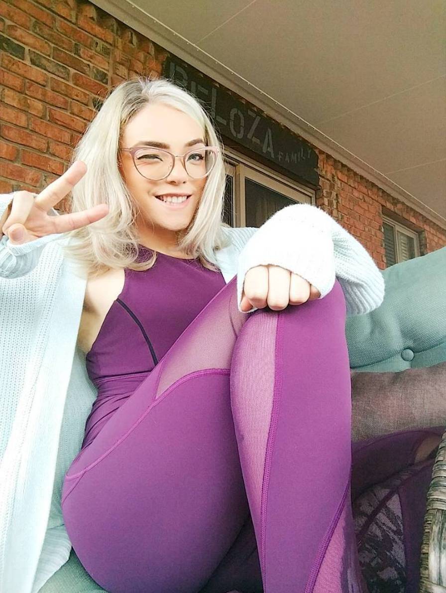 Stef Sanjati | Scrolller