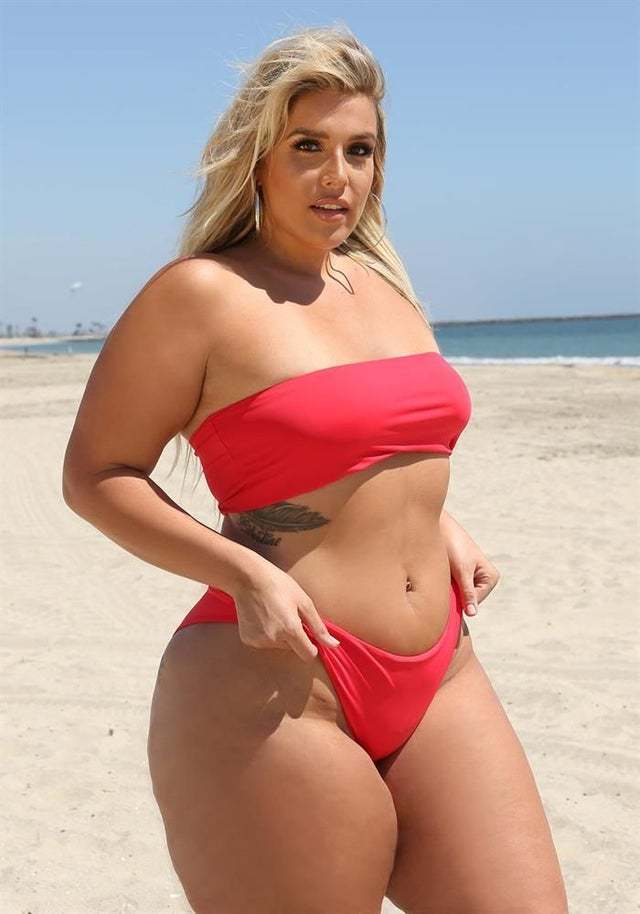 Stephanie Viada | Scrolller