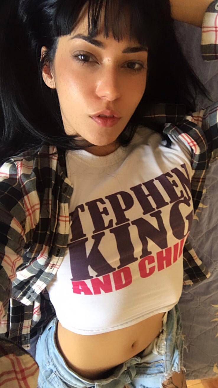 Stephen King and chill 🐥 | Scrolller