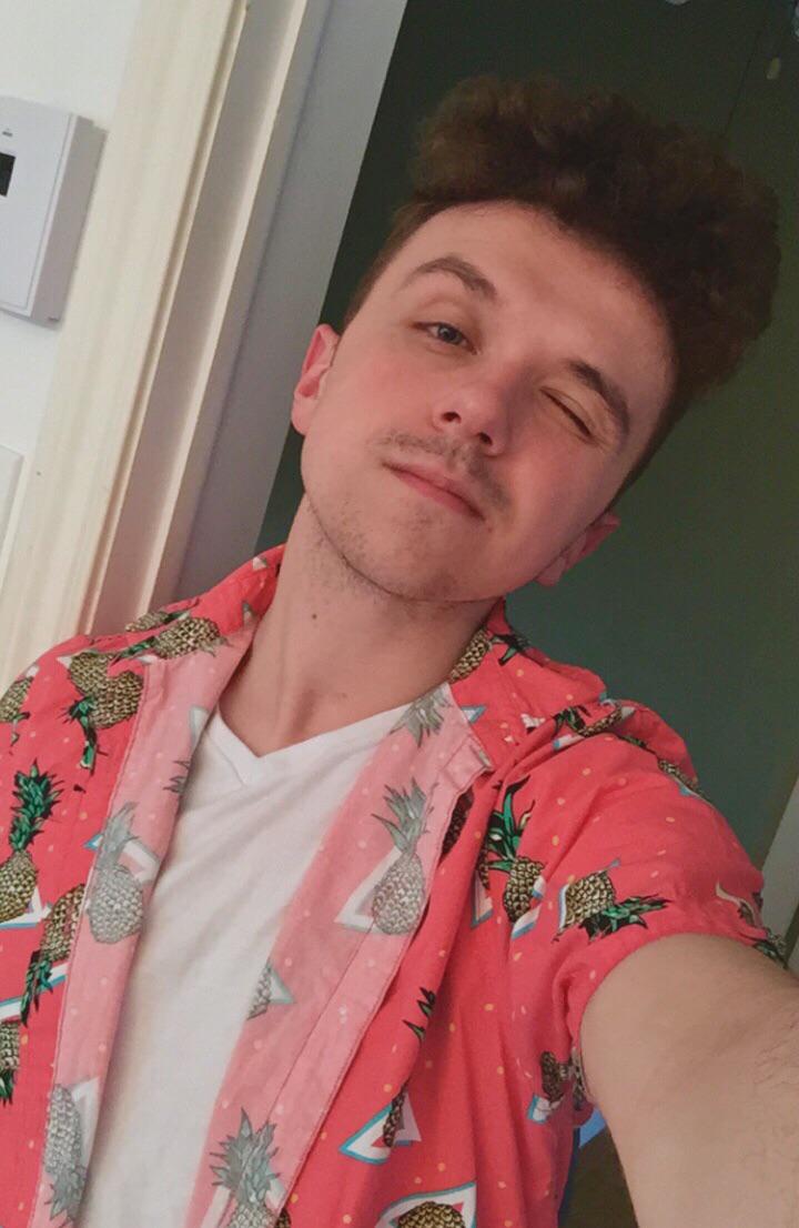 Still standing | Scrolller