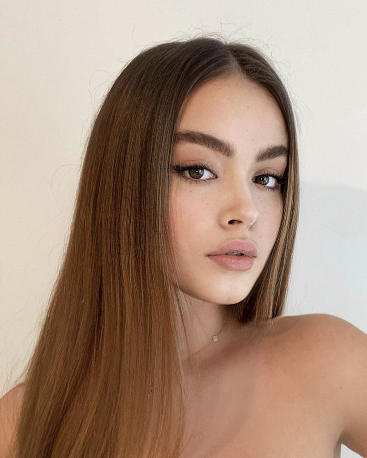 Straight Hair | Scrolller