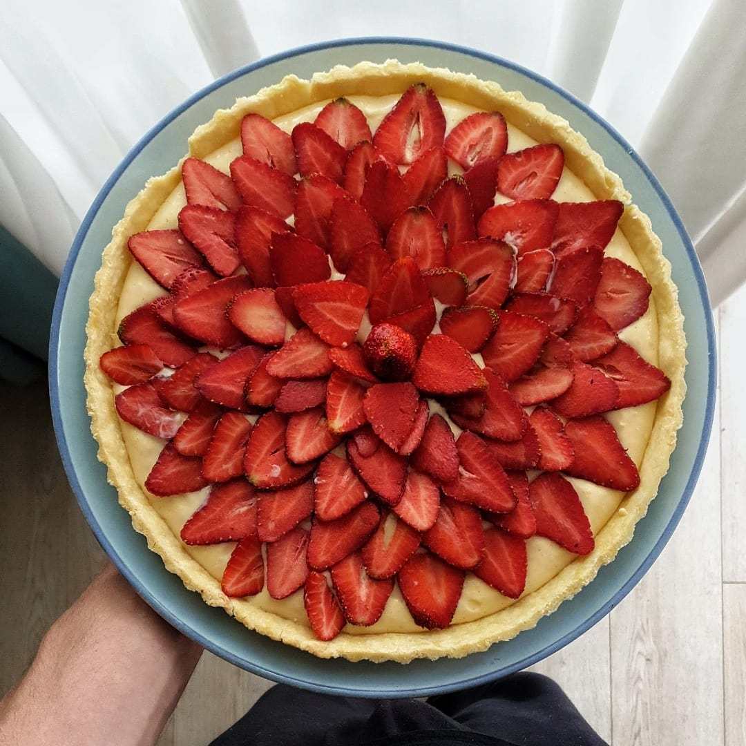 Strawberry and creme patissiere tart | Scrolller