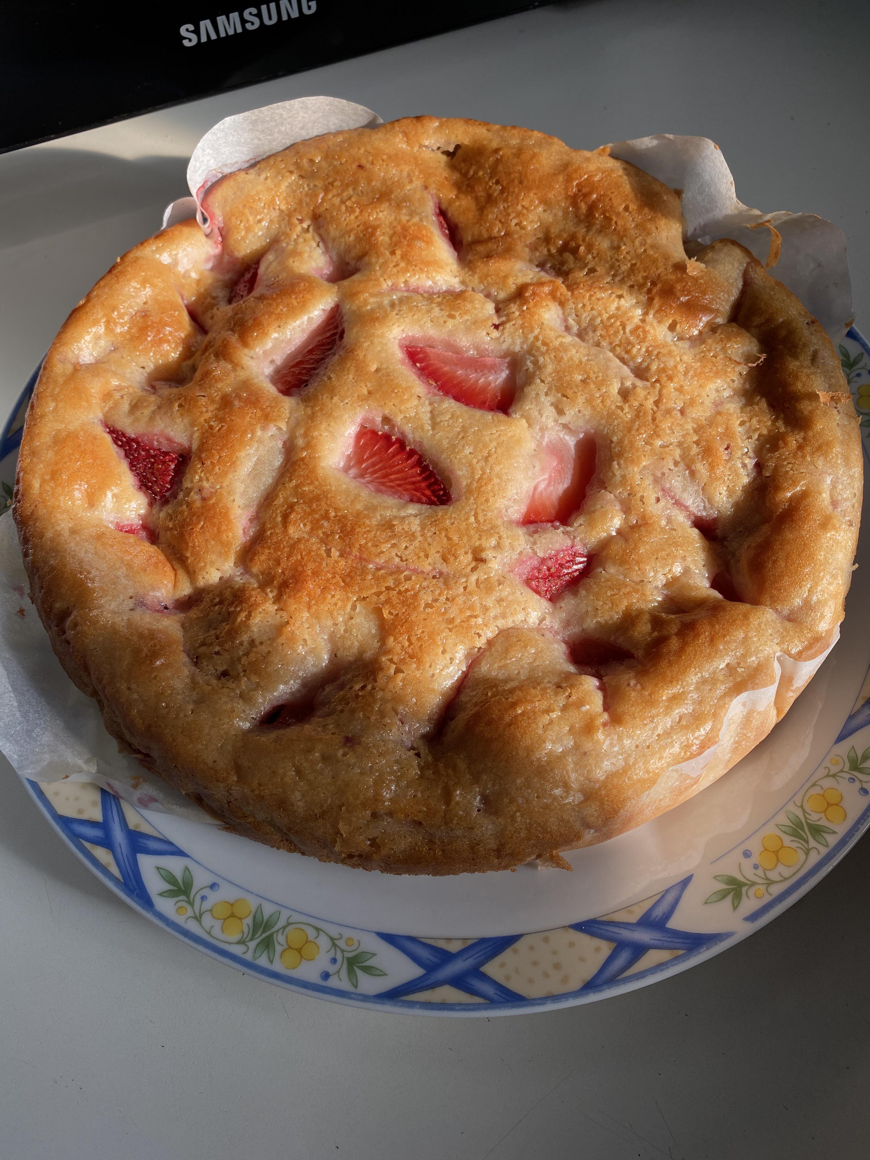 Strawberry Buttermilk Cake [OC] | Scrolller