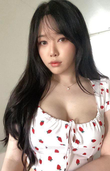 strawberry | Scrolller