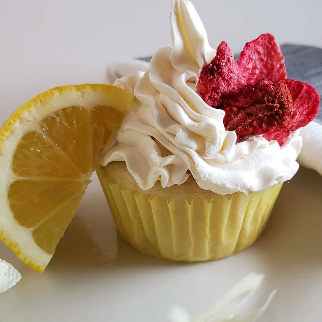 Strawberry Lemonade Cupcake! | Scrolller