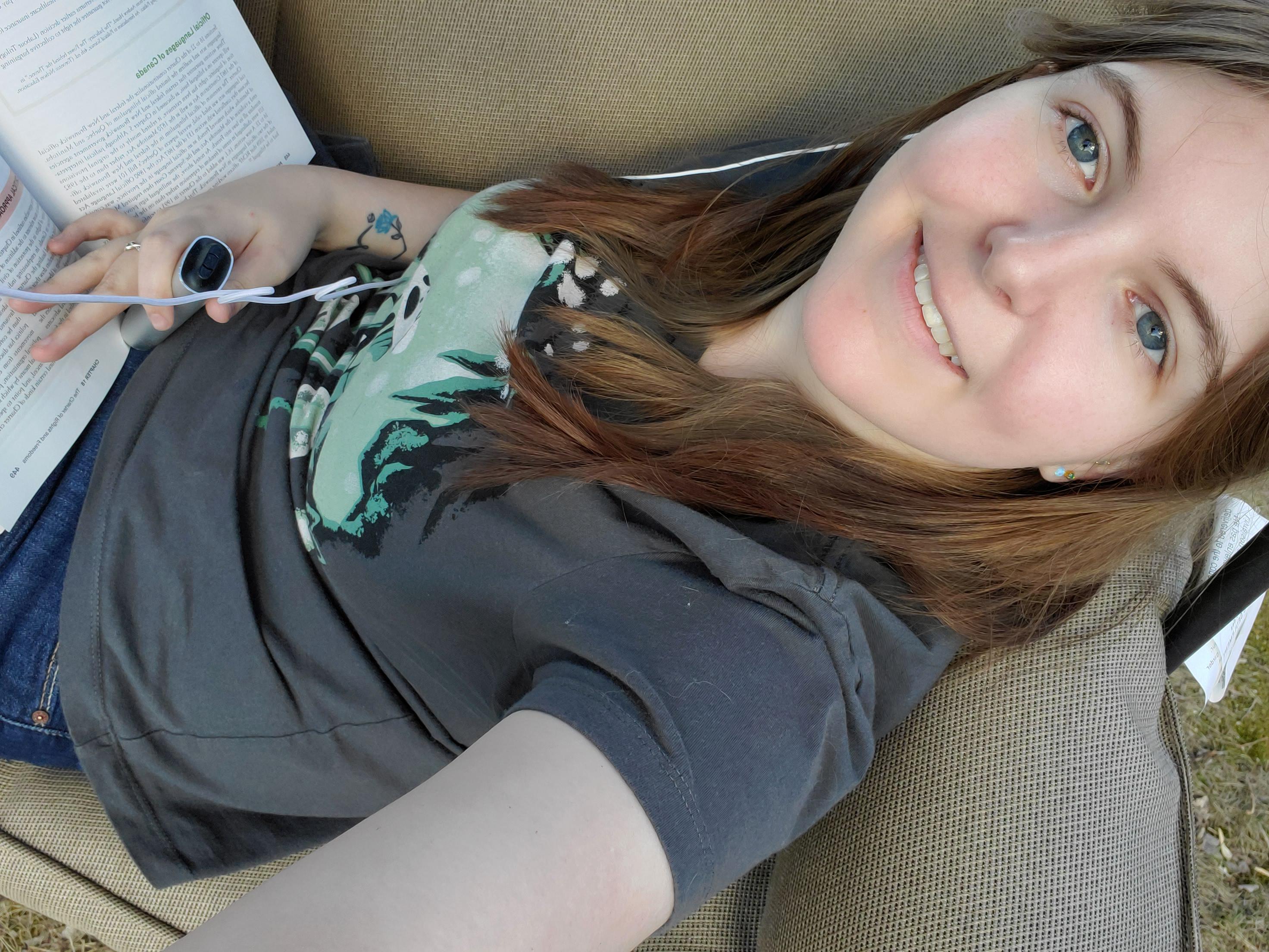 Studying in the sun is pretty nice (f22) | Scrolller