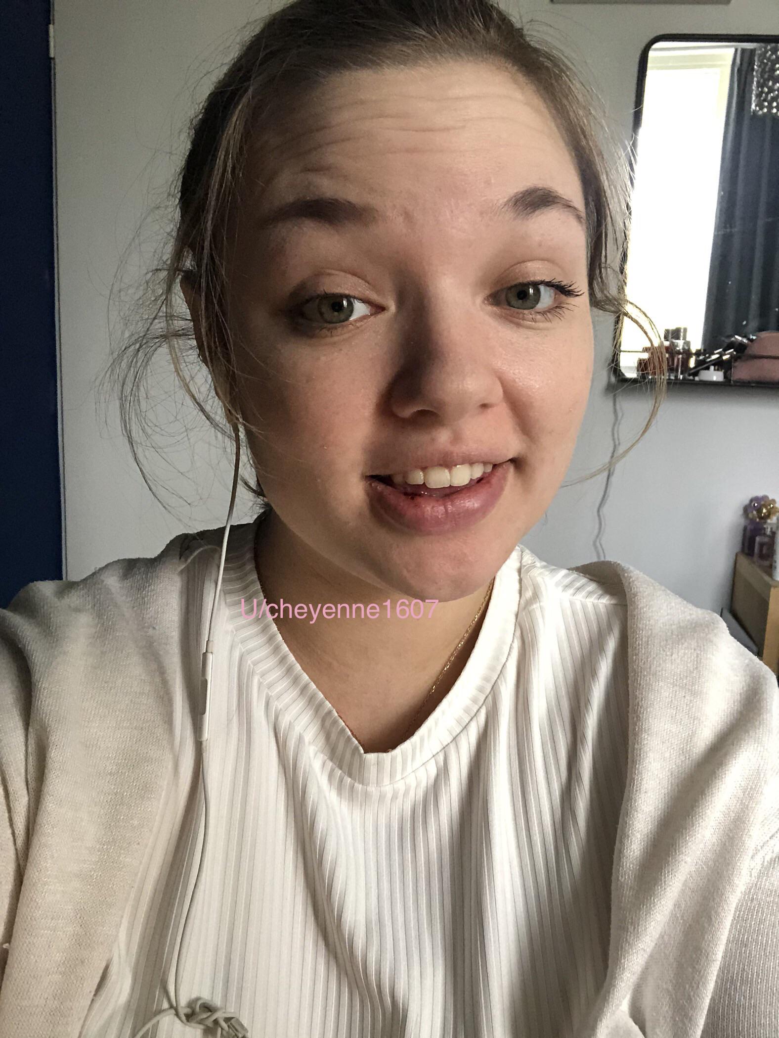 Studying with Queen in my headphones 🔥F/22 | Scrolller