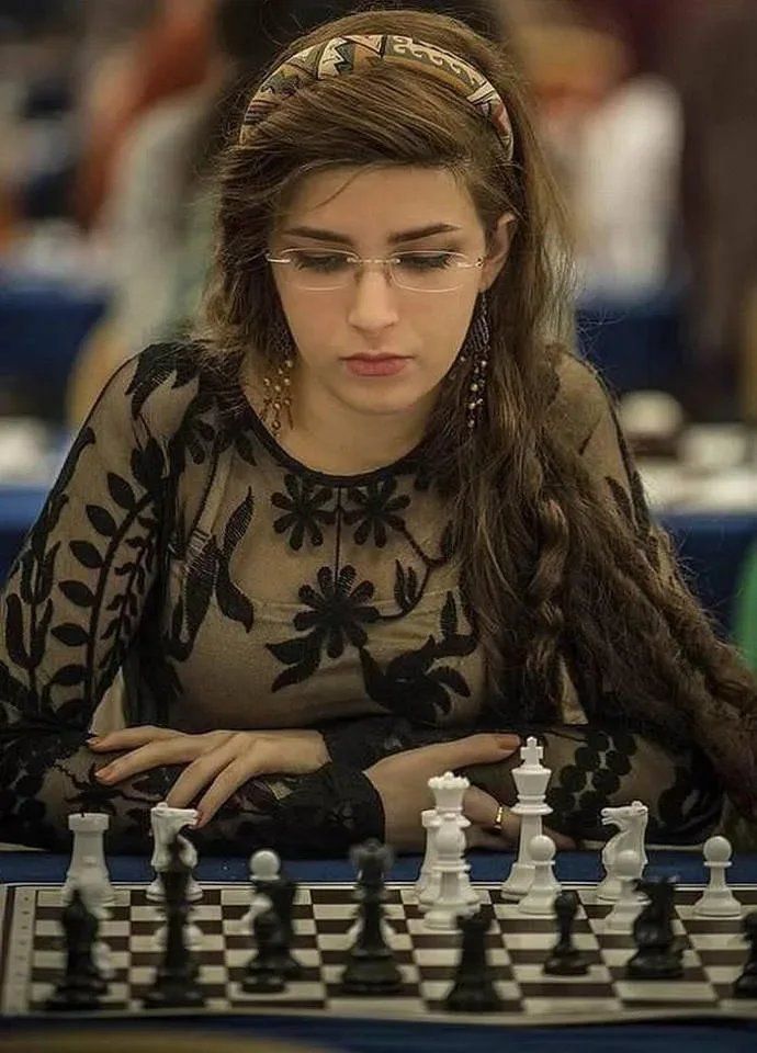 Stumbled upon this real life person, after watching Queen's Gambit. Dorsa Derakhshani, 22 year ...