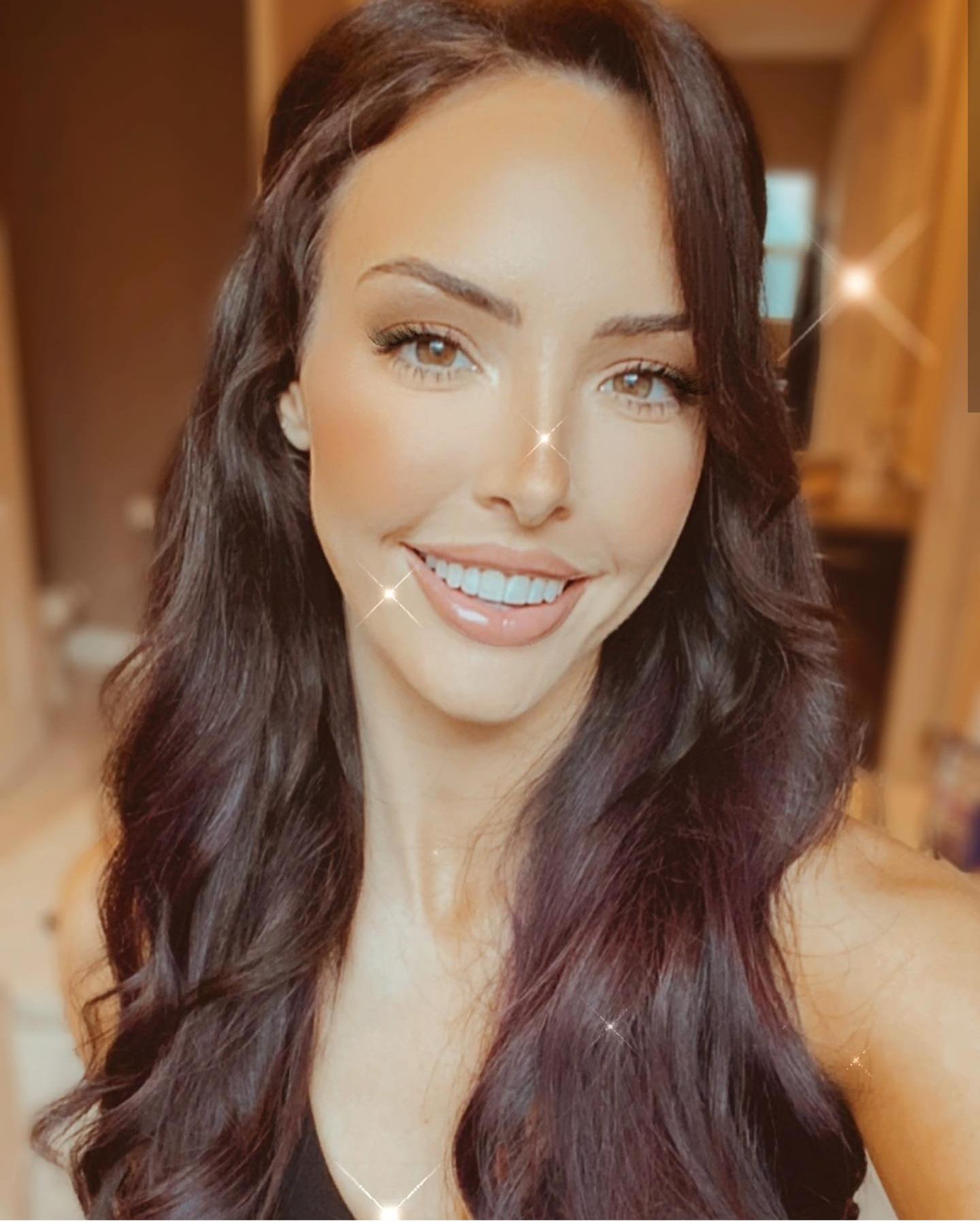 Stunning Cassie | Scrolller