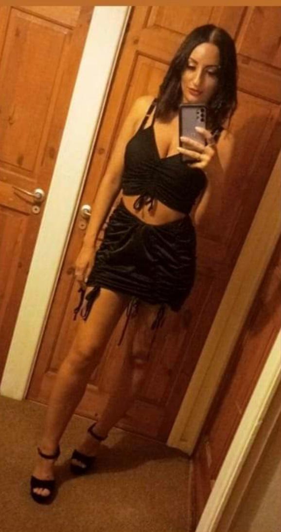 Stunning Claire | Scrolller