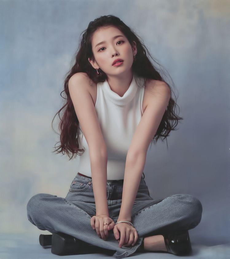 Stunning IU | Scrolller
