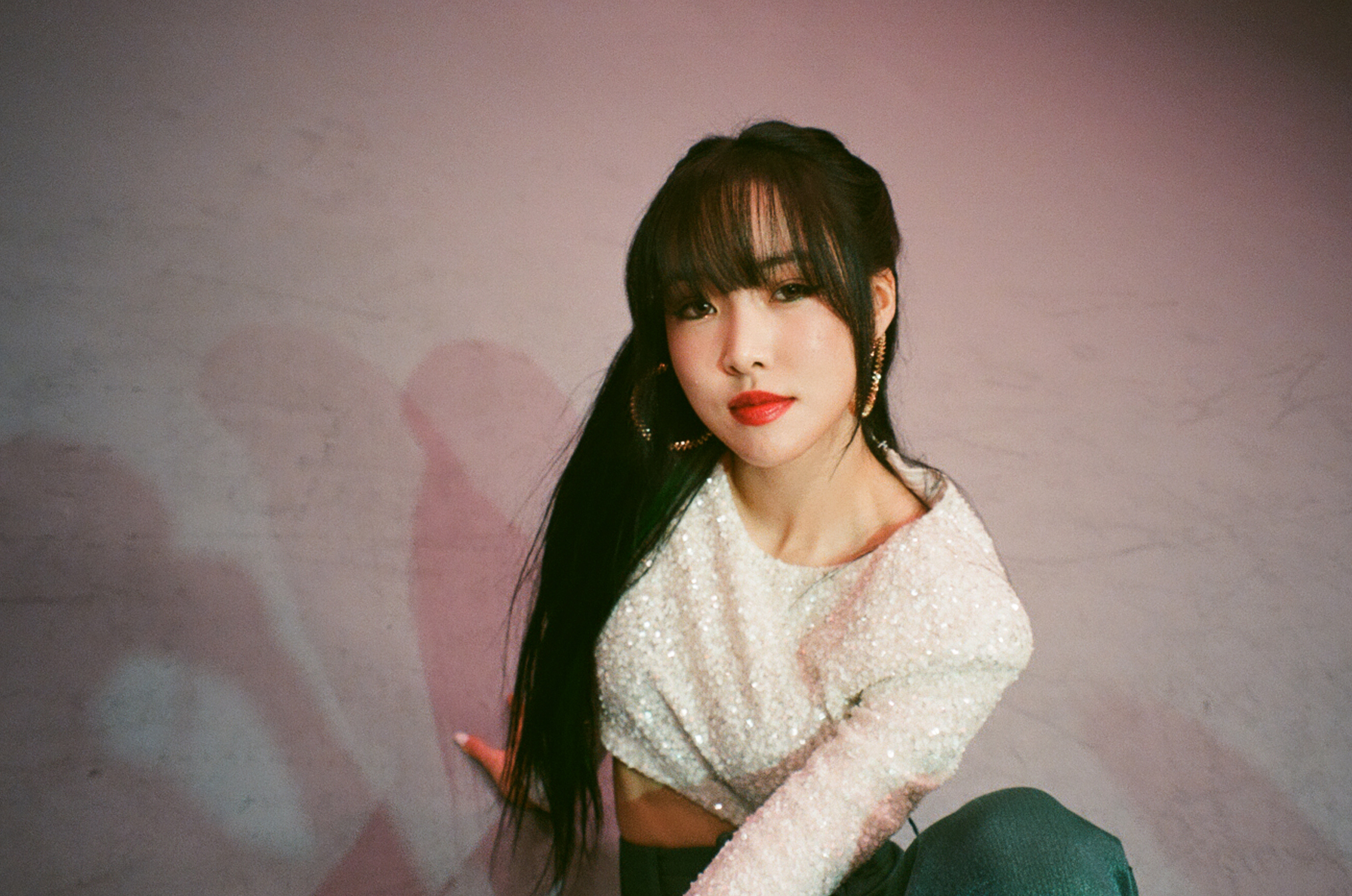 Stunning Yuju | Scrolller
